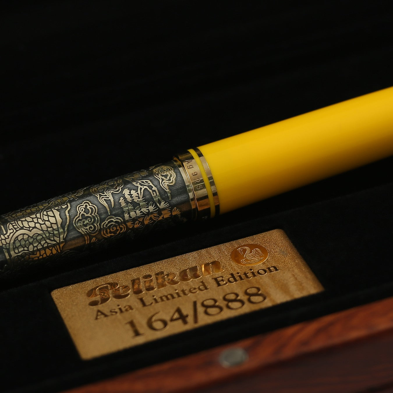 Pelikan M800 Kirin Füllfederhalter - Asia Limited Edition – missing-pen.com
